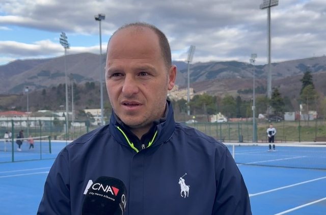 Trajneri Ervin Rota rikthen sportin e bukur të tenisit në qytetin e ...